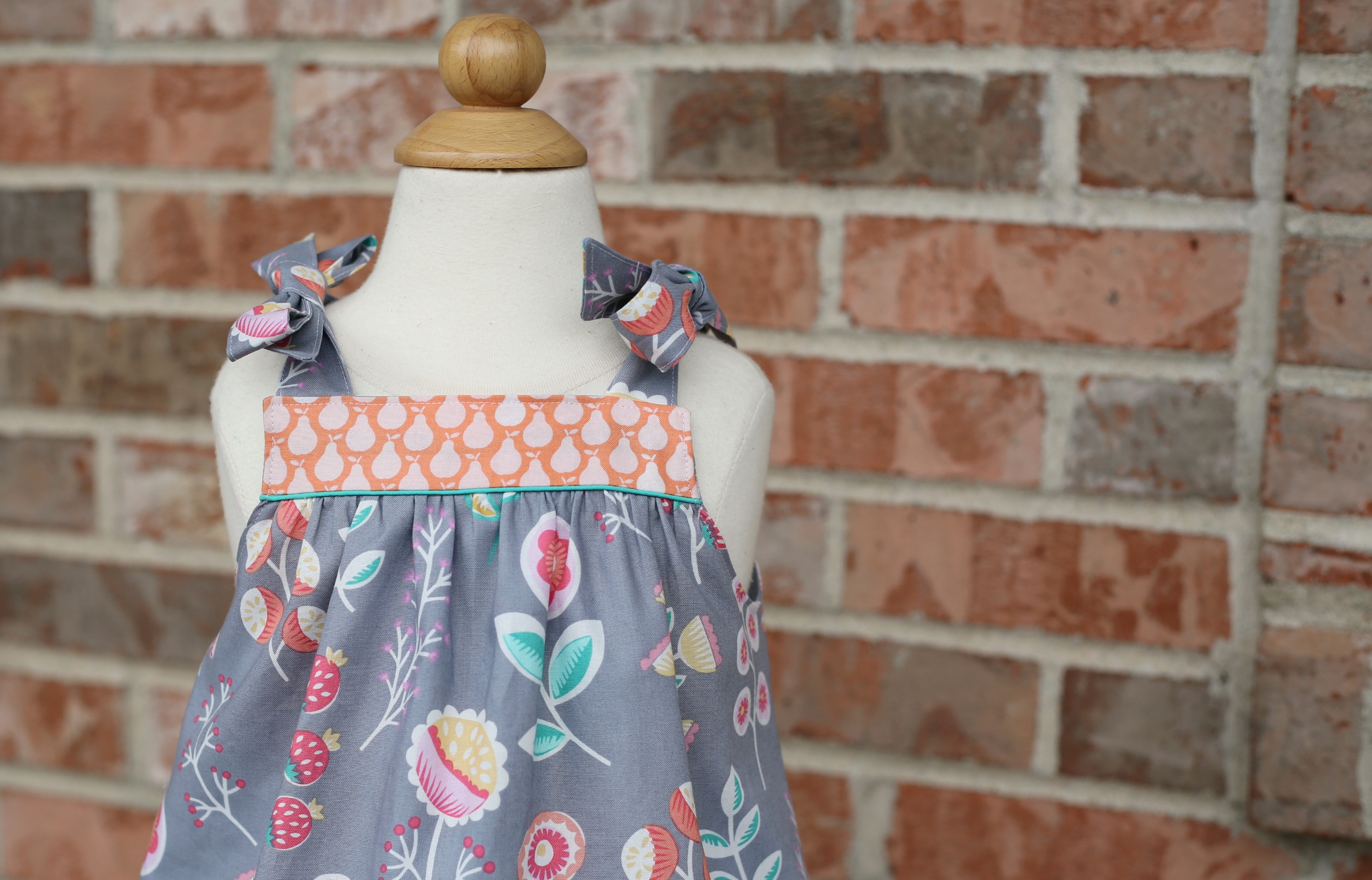 Summer Picnic Dress. FREE pattern from The Cottage Mama! - The Cottage Mama